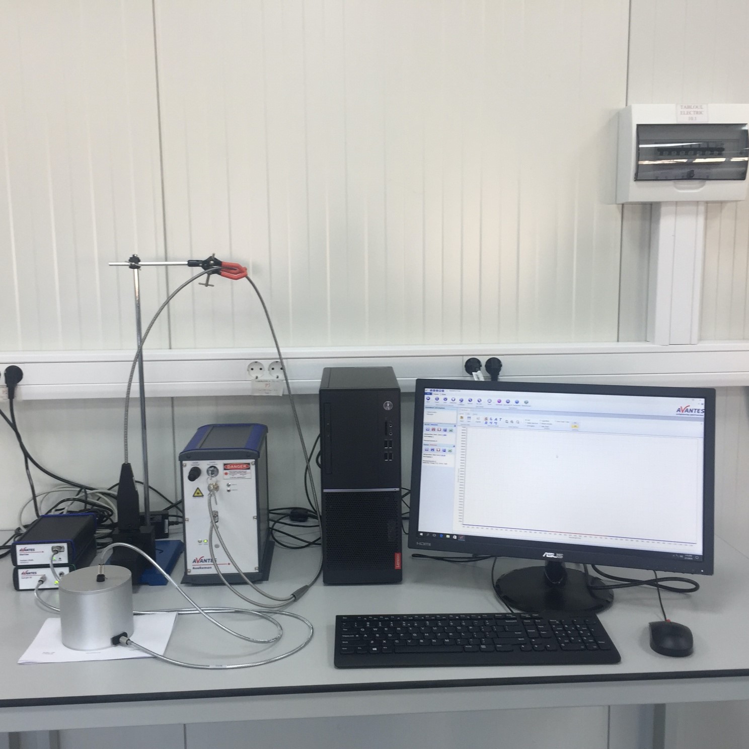 NIMP| Portable Raman (AvaRaman 532) and UV-Vis-NIR spectrometer ...